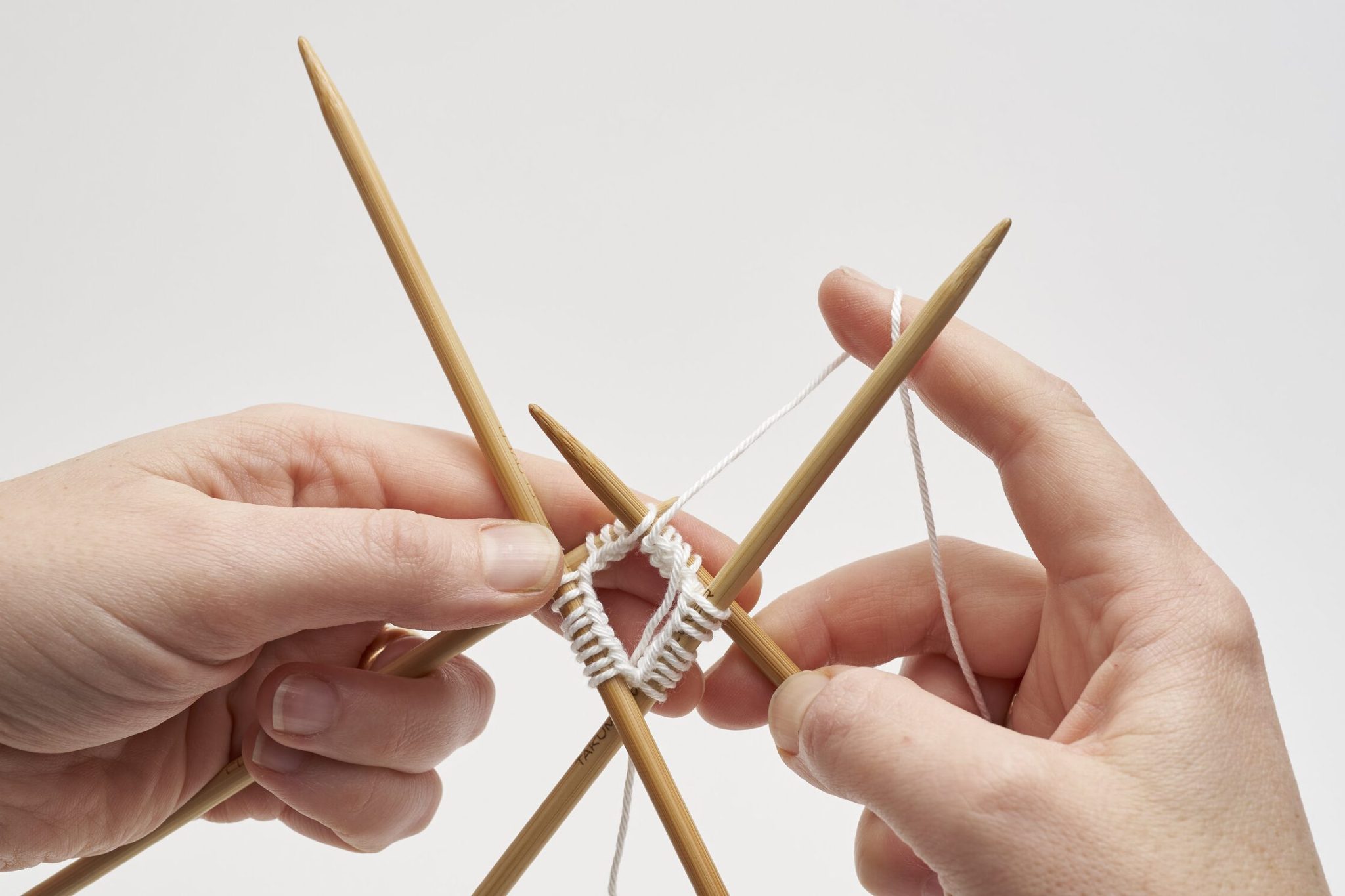 Descubre el número de aguja ideal para tejer crochet y lograr ...